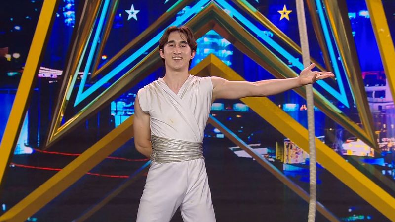 Got Talent: Luca Flores se cae durante su actuación - Telecinco