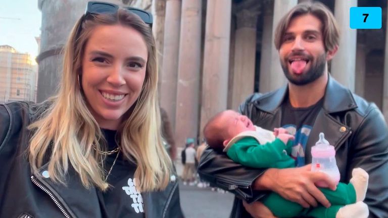 Danna Ponce y Xavi Cortés hacen su primer viaje con su hijo Máximo a Roma