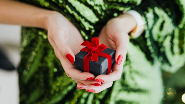 La guía más completa para triunfar como amigo invisible - Divinity