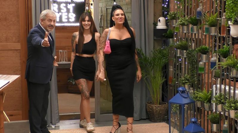 Una soltera con dos personalidades busca el amor en ‘First Dates’: “Me ...