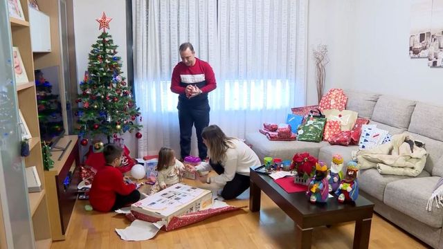 Los regalos de los Reyes Magos hacen felices a los más pequeños de la casa