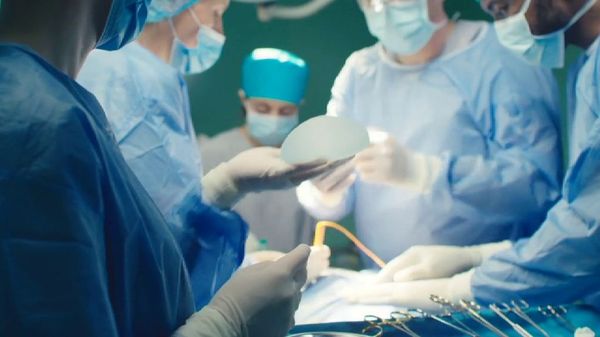 El aumento de pecho, la operación estética más realizada en España