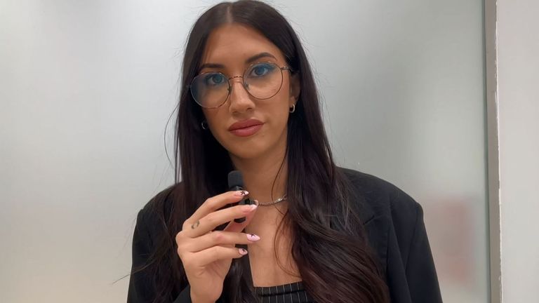 Marieta Asalta Villa Playa Mientras Álex Y Gabriela Tienen Sexo En La