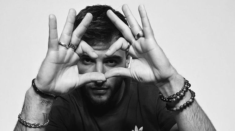 Así es Lucas Curotto: de barbero a finalista de OT 2023