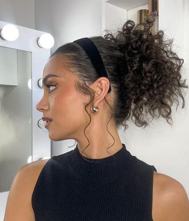 Cómo recoger el pelo rizado sin estropearlo - Divinity