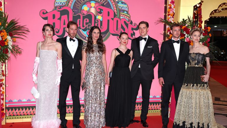 Baile de la Rosa: qué es, por qué se celebra y cuánto vale ir a la ...