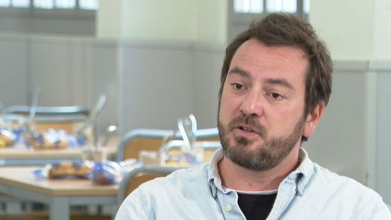 Jorge Bustos publica 'Casi', sobre el centro de acogida más grande de ...