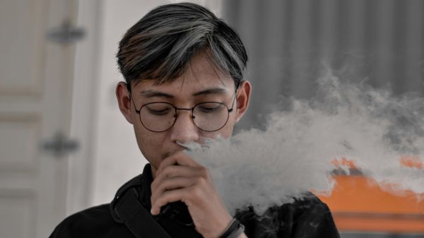 Vapear, un consumo "dañino" con partículas que "pueden originar cáncer"