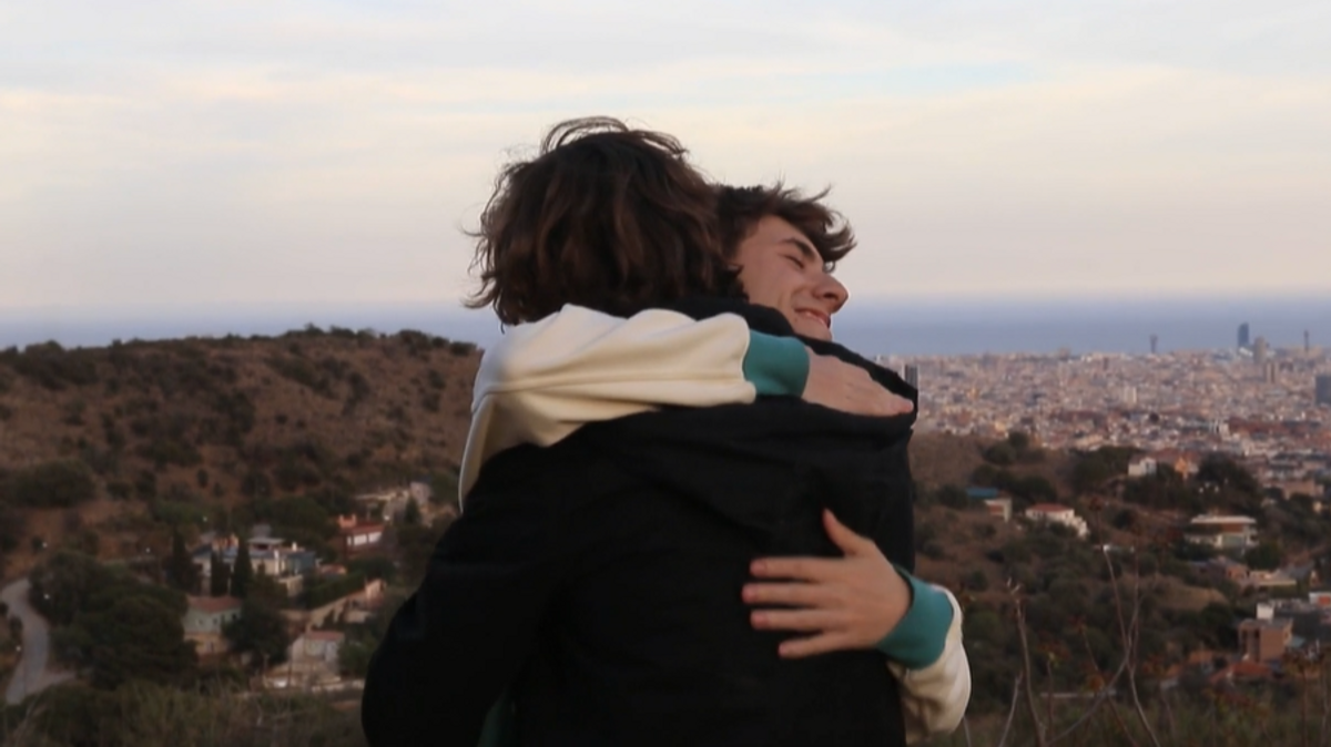 La importancia de dar un abrazo: reduce el estrés y genera oxitocina