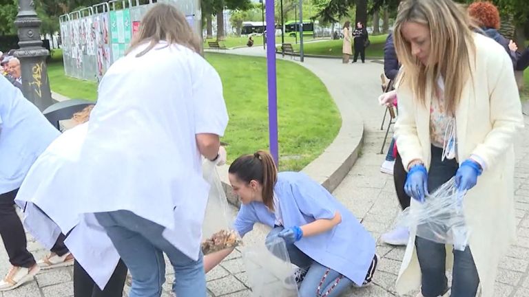 Santurtzi se une contra el tabaco y participa en la recogida de colillas