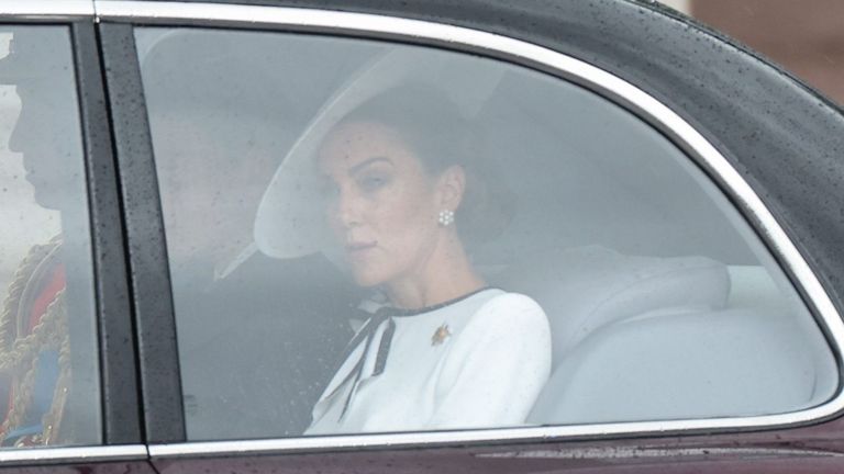 Las Imágenes De La Primera Aparición Pública De Kate Middleton Tras Su