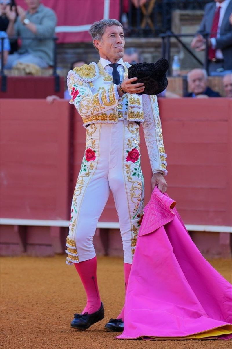 Así es Manuel Escribano, la nueva ilusión de Laura Sánchez: torero y ...