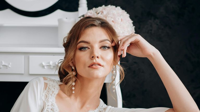 Moños de novia: los 7 peinados más bonitos para lucir el día de tu boda