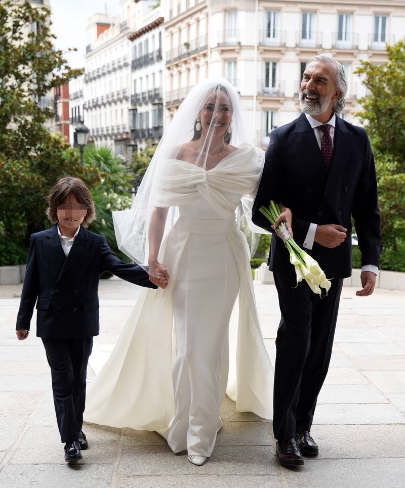 El vestido de novia de Ana Moya, en detalle: de Vicky Martín Berrocal y ...