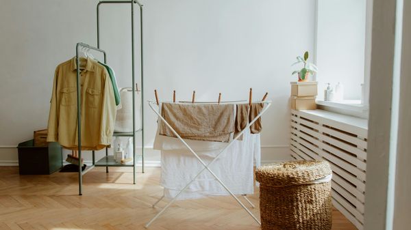 Lavamos demasiado la ropa: la frecuencia recomendada para cada prenda