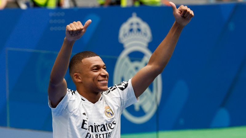 Kylian Mbappé desborda el Bernabéu en su presentación: "Se realiza mi sueño"