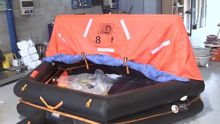 Así son las balsas salvavidas del Argos Georgia