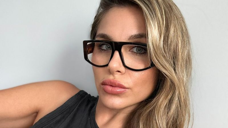 Ivana Icardi posa en bikini y provoca la reacción de Finito, su novio - Outdoor