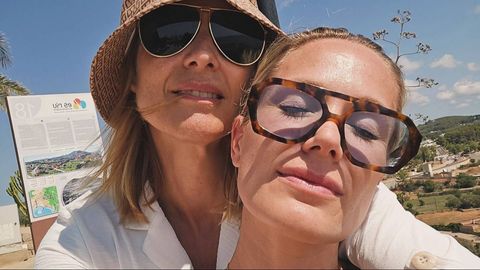 El tierno beso de Sandra Barneda a su novia, Pascalle Paerel, durante ...