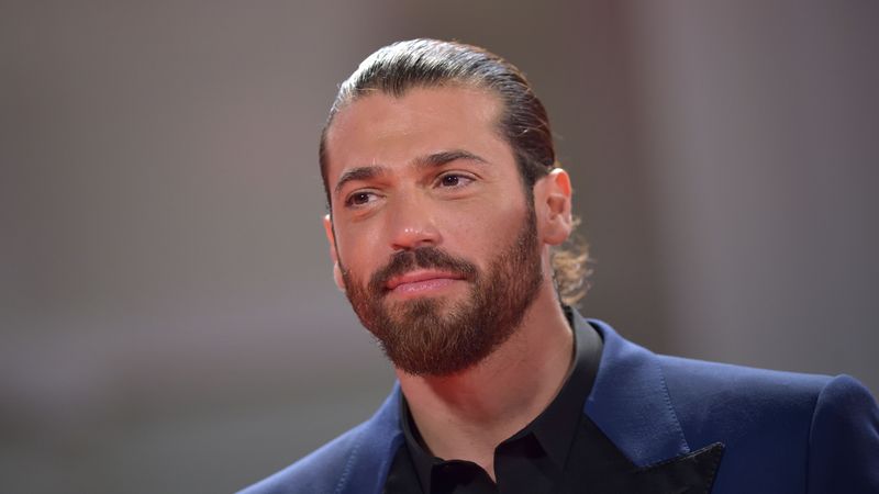 Can Yaman vuelve a España: así es la vida del actor turco, sin redes ...