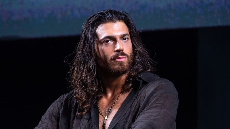 Can Yaman vuelve a España: así es la vida del actor turco, sin redes ...