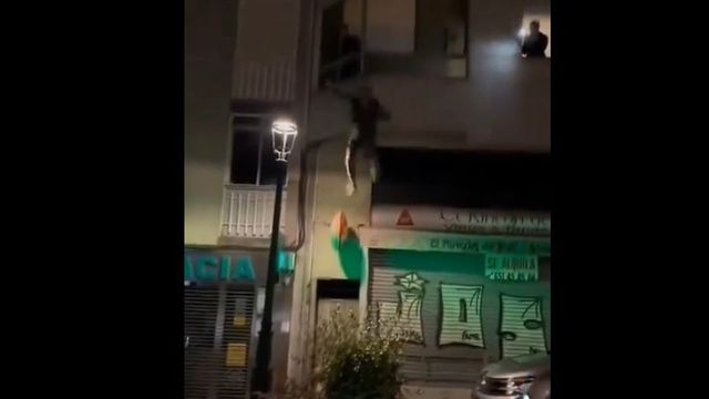 Se tira de un balcón en Vigo por un ‘castigo Fantasy’ y su vídeo se ...