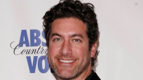 Muere apuñalado en su casa el actor Eduardo Xol a los 58 años