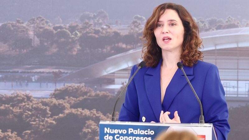 Isabel Díaz Ayuso responde a Nicolás Maduro imitando al rey emérito