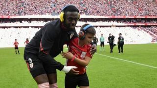 Un gesto de Iñaki Williams cumple el sueño de un niño con espectro autista