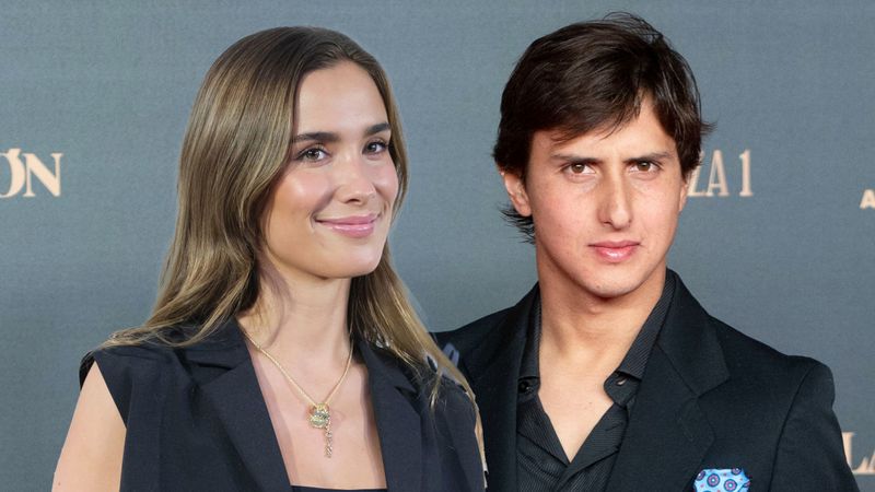 María Pombo visita a Roca Rey en el hospital con un curioso regalo ...