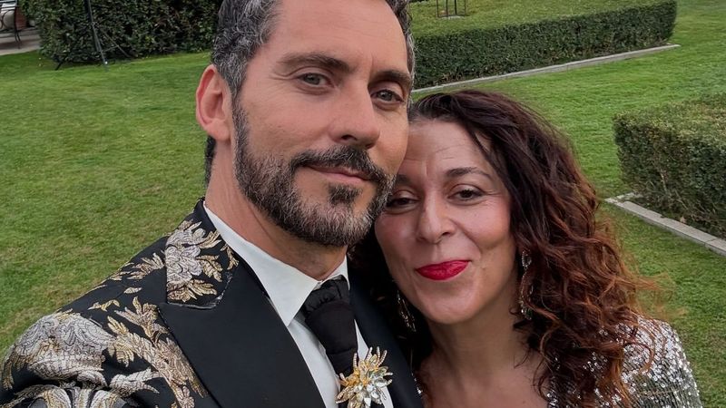 Paco León celebra sus 50 años y las bodas de oro de sus padres con una ...
