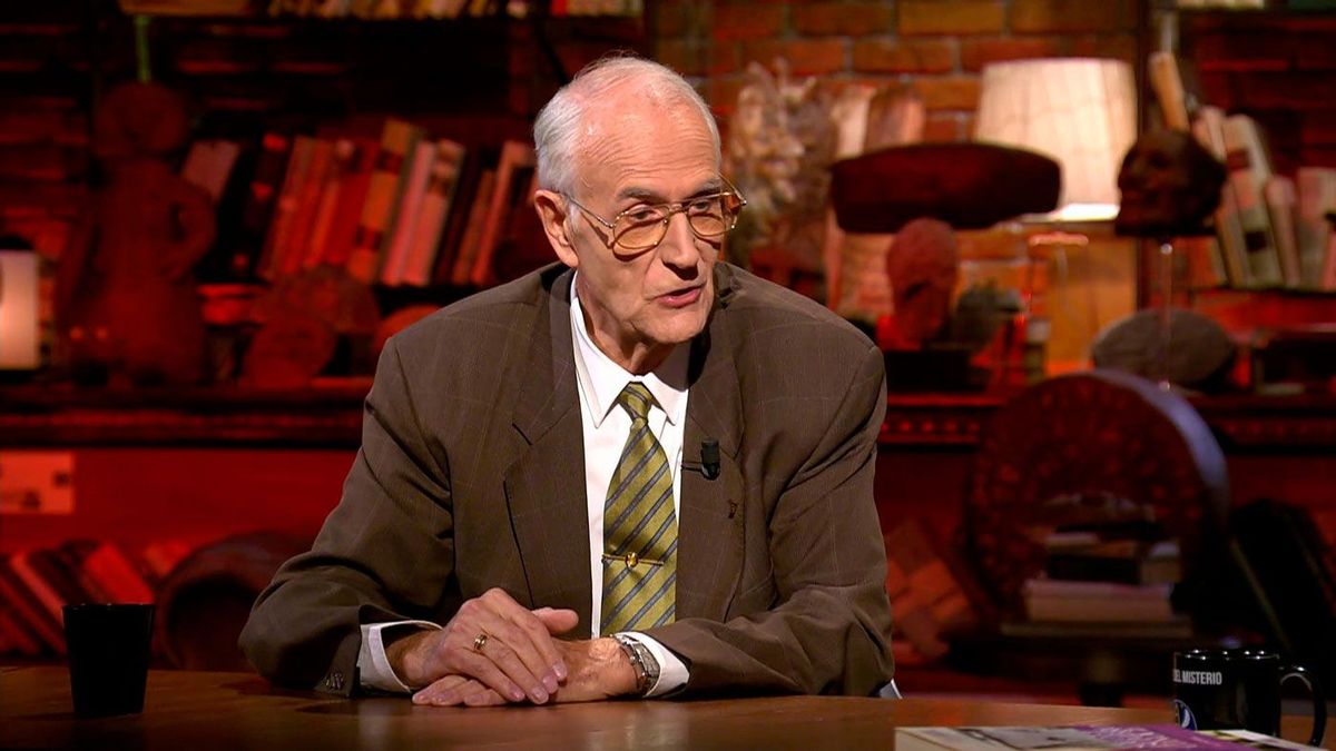 Iker Jiménez entrevista a Sans Segarra, el prestigioso doctor que investiga las experiencias ...