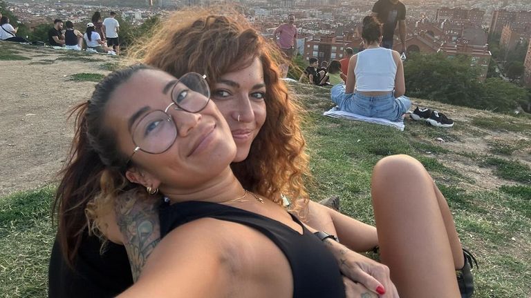 Sofía Cristo posa por primera vez junto a su novia, Sandra-Ly: la foto - Divinity