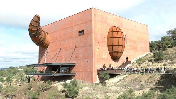 Philippe Starck y su obra en la Serranía de Ronda: LA Almazara