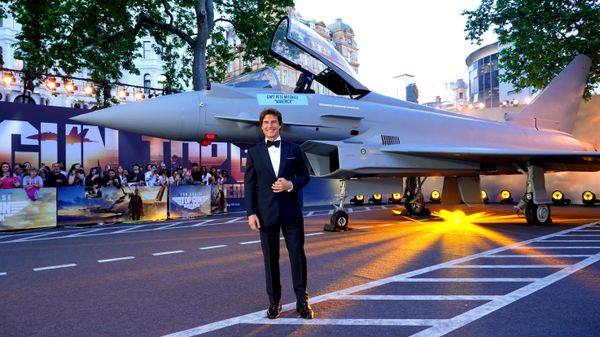 Muere Chuck Coleman, instructor de vuelo de Tom Cruise en 'Top Gun ...