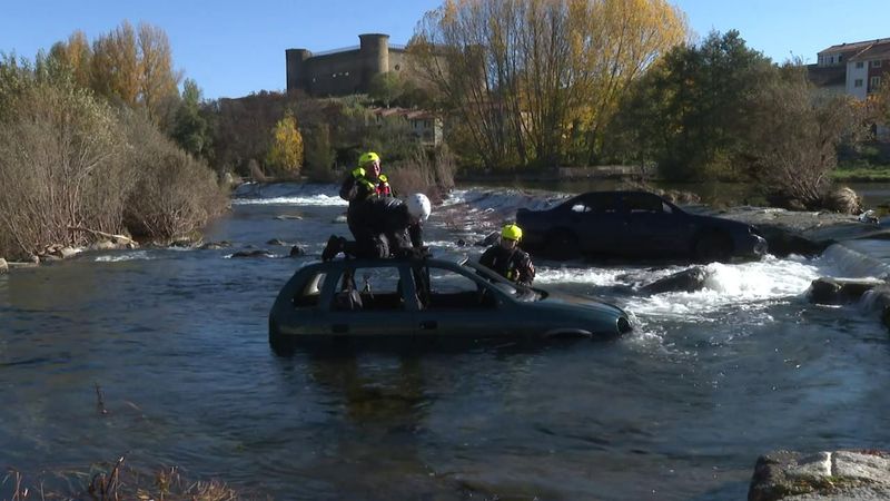 ¿Cómo actuar si estamos dentro del coche en una riada?: atento a estos ...