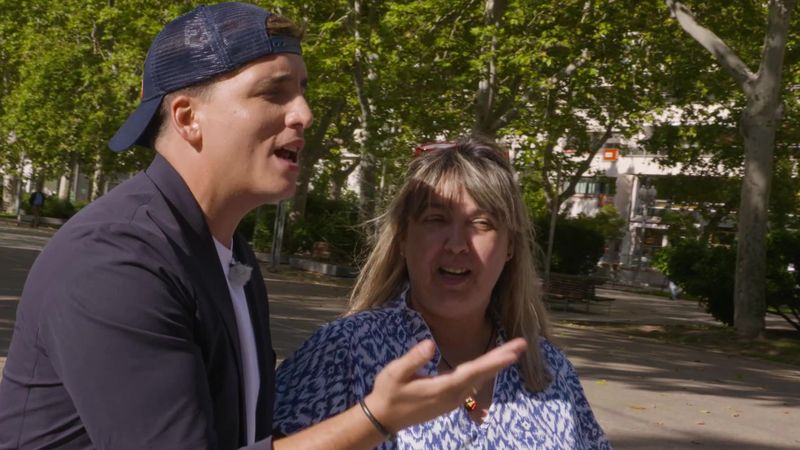 Xuso Jones y una concursante entonan el "Canto a Murcia" de La Parranda ...