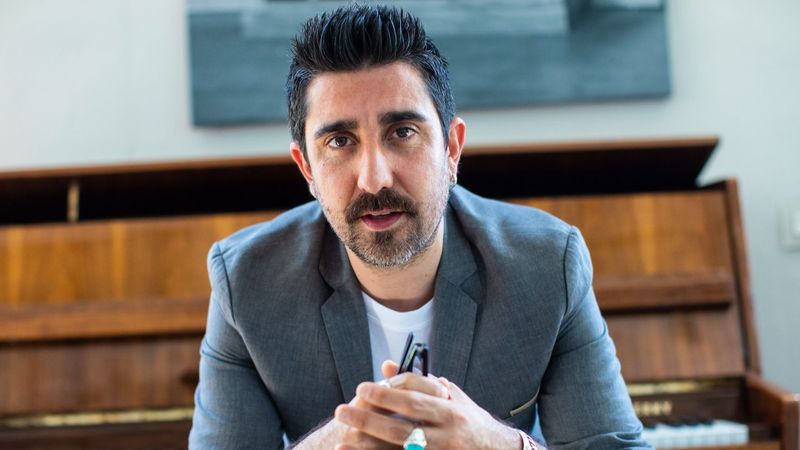 Álex Ubago se sincera sobre su situación económica: su mayor fuente de ...