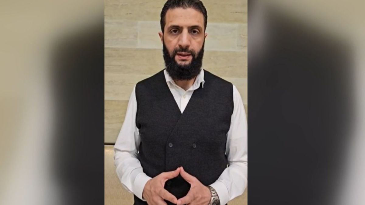 Al Julani, líder rebelde aparece por primera vez vestido de civil