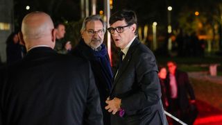 Isak Andic: su pareja, Estefanía Knuth, y sus tres hijos, Jonathan ...