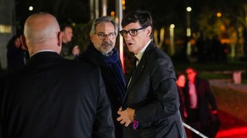 Isak Andic: su pareja, Estefanía Knuth, y sus tres hijos, Jonathan ...