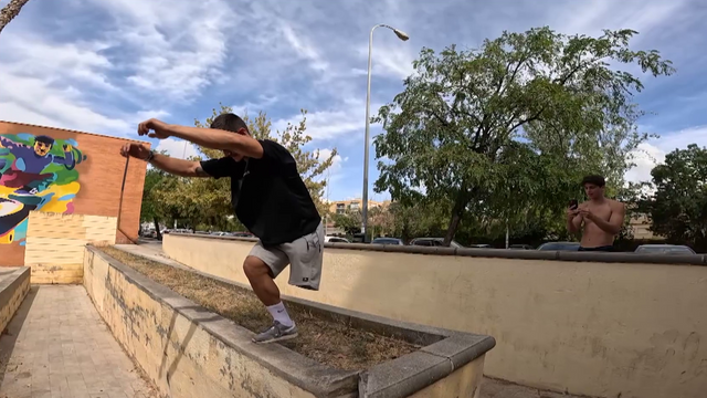 Rubén Roldán, récord Guinness en parkour con una sola pierna - Callejeros