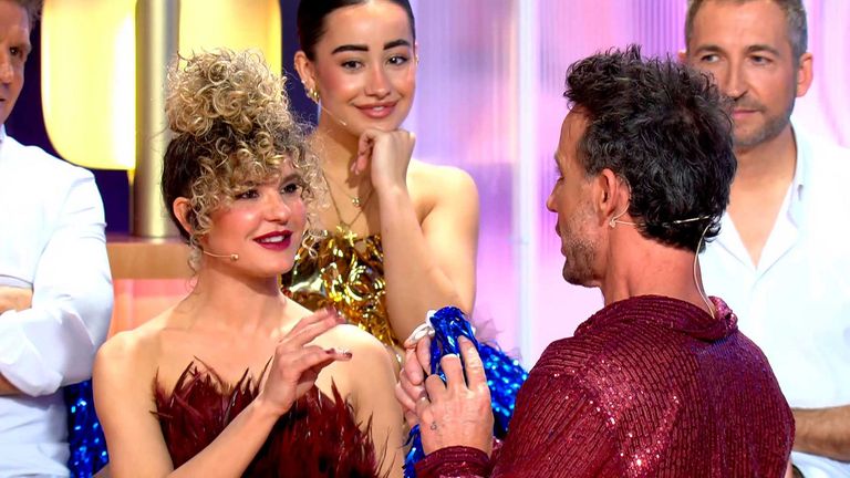 Álvaro Muñoz Escassi se declara a Sheila Casas tras bailar juntos ...