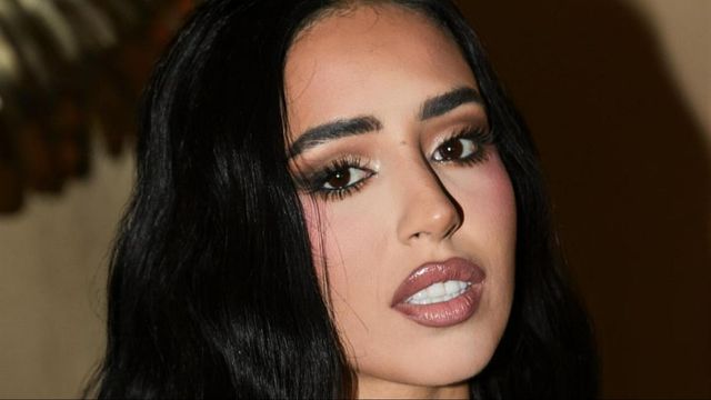 Carla Flila, novia de Nagore Robles, muestra su abdomen y hace saltar ...