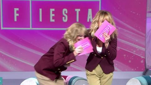 Emma García se parte de risa con su imitadora: "Así no puedo presentar"