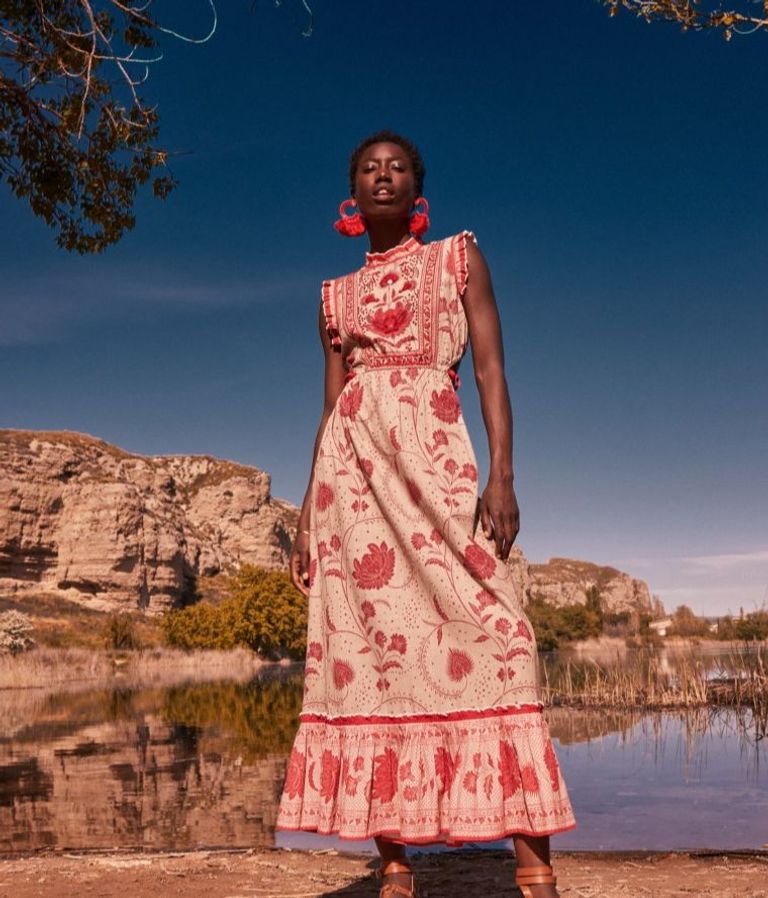 Estos vestidos que están en rebajas son perfectos para una boda en 2025: de Cossy a Mango