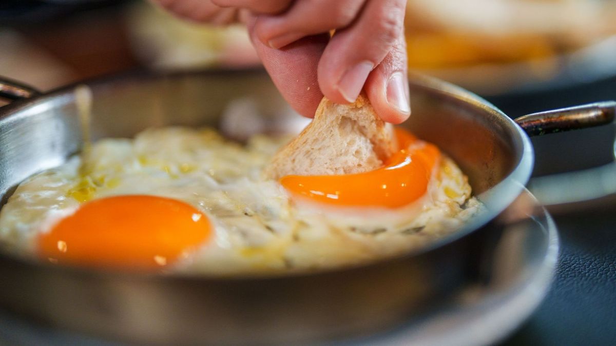 Martín Berasategui y su truco infalible para hacer los huevos fritos perfectos