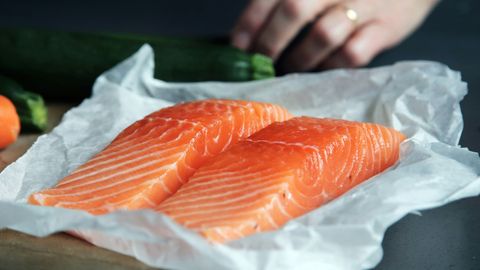 Cómo ahumar y marinar salmón en casa en pocos pasos