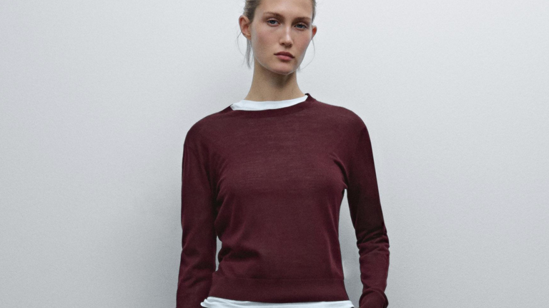 7 jerséis burdeos de Massimo Dutti calentitos y por menos de 70 euros