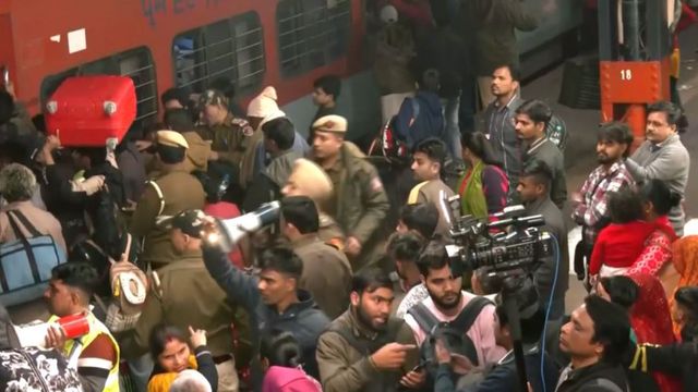 Estampida en una estación de tren en Nueva Delhi: 18 muertos